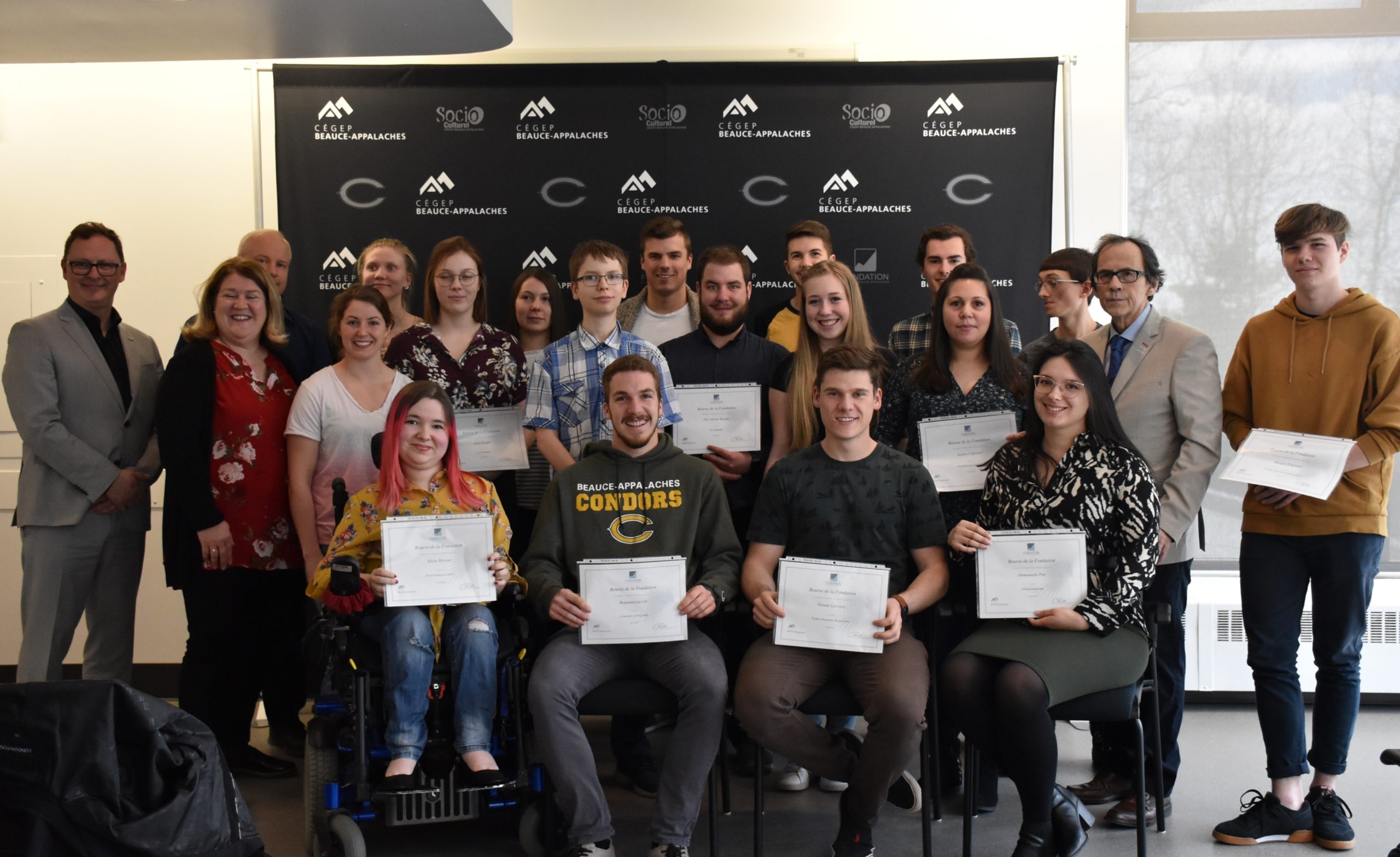 Des bourses de 9 600 $ pour 21 étudiants du Cégep - L’Éclaireur Progrès