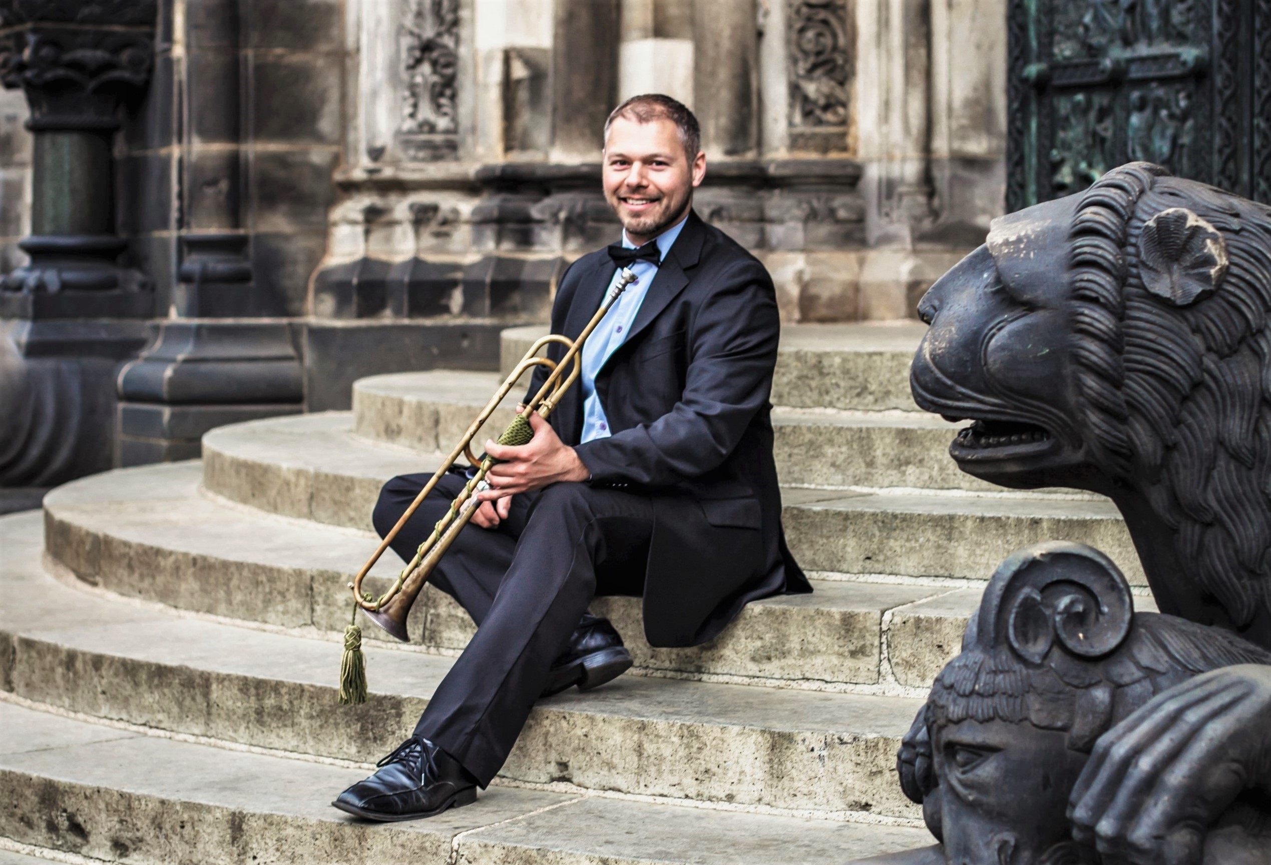 Sa passion pour le cornet à bouquin et la trompette baroque le mène ...