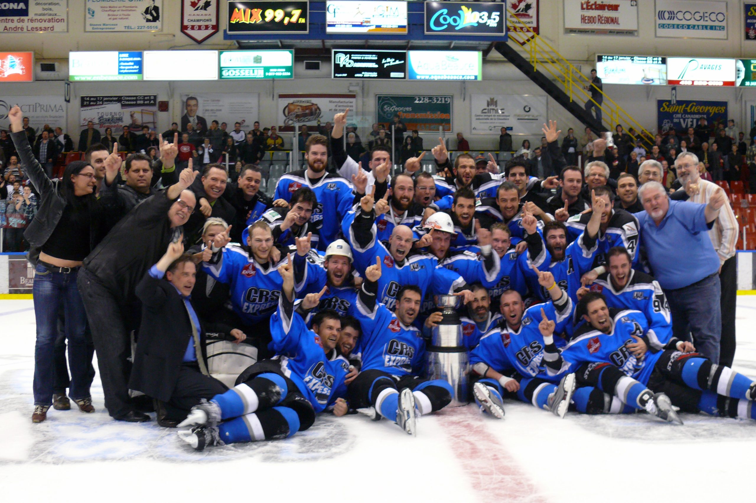 Le CRS Express soulevait la Coupe Futura il y a 10 ans - L’Éclaireur ...