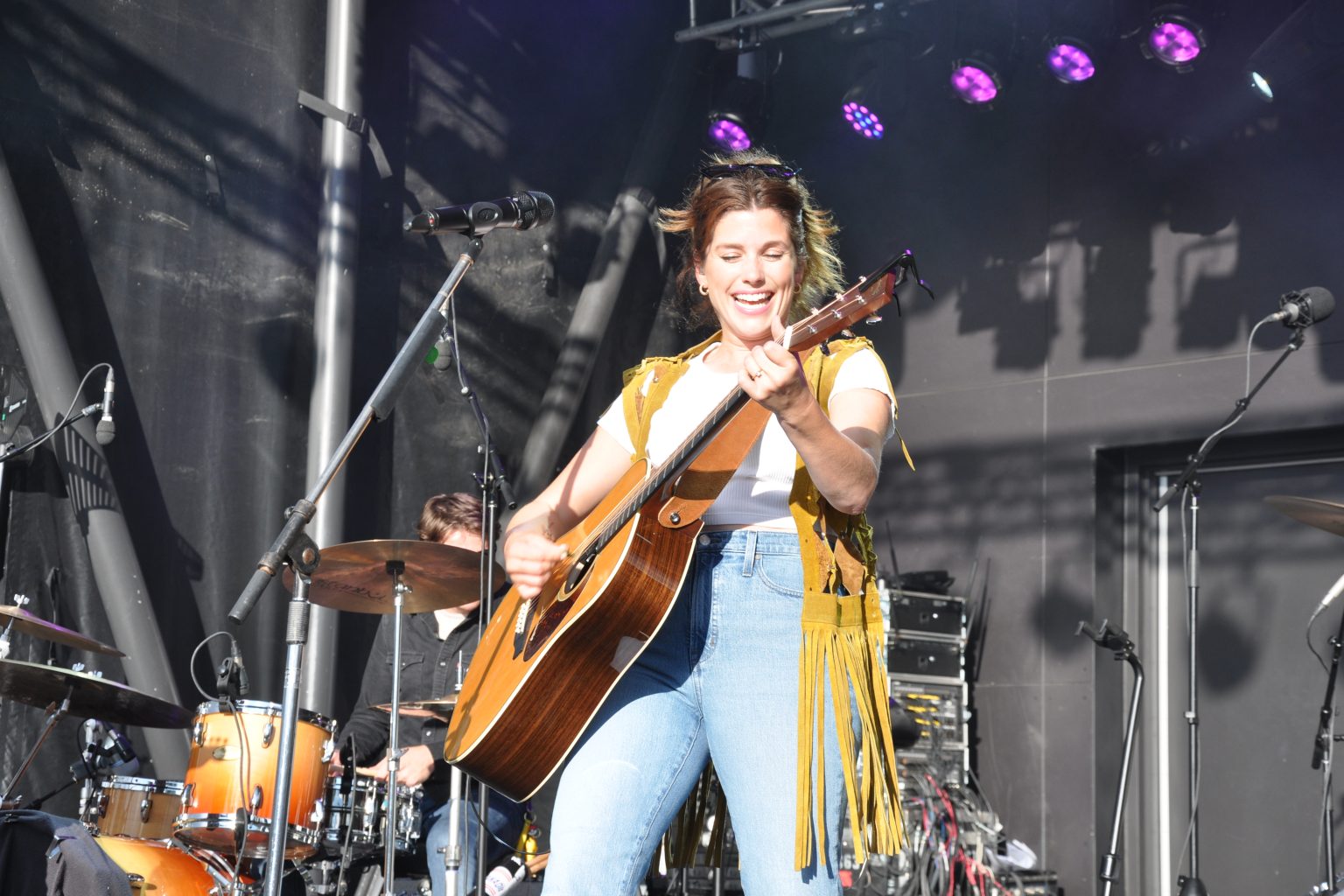 La chanteuse country Brittany Kennell: un parcours musical remarquable ...