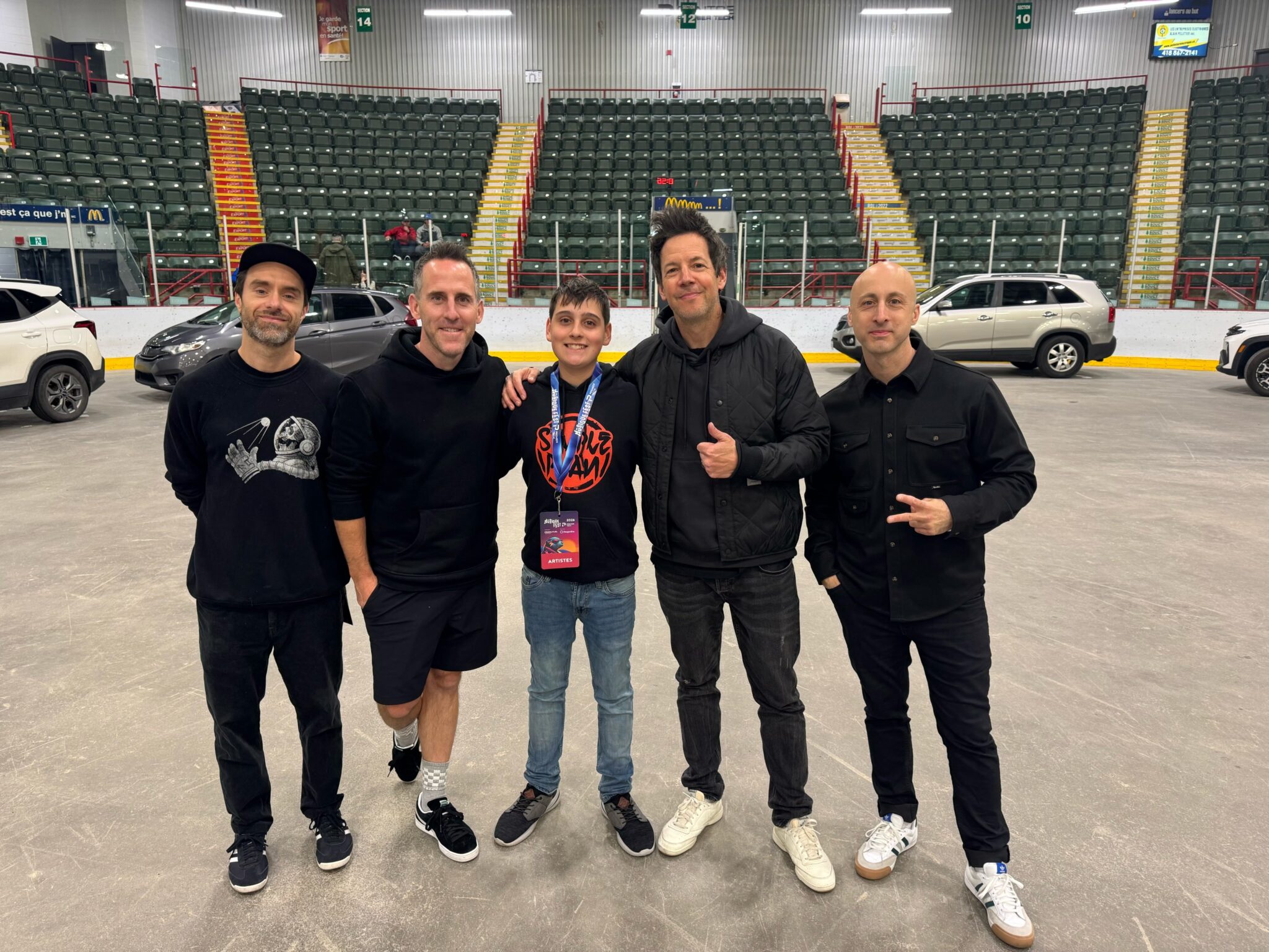 Zac Lauzon rencontre le groupe Simple Plan - L’Éclaireur Progrès